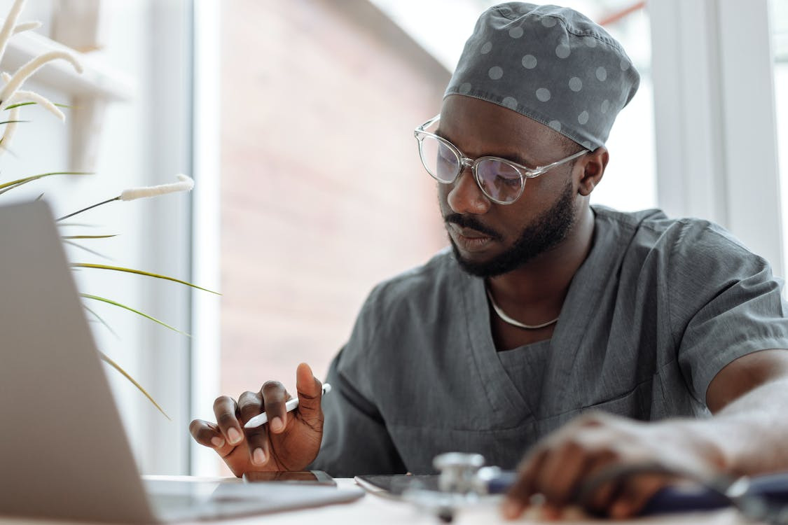 Celebrate Doctors' Day on March 30th | Kudoboard Blog